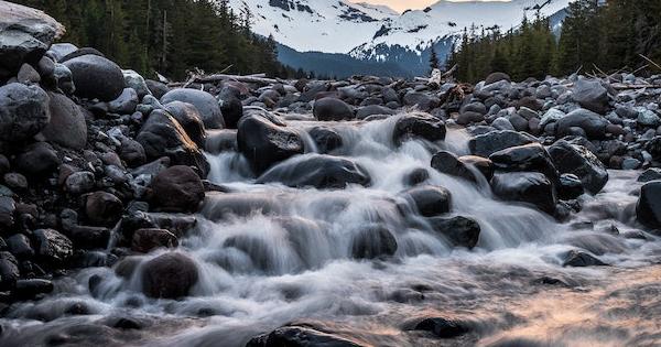 Early-Season Snow Levels as Indicators of Seasonal Peak Snowfall in ...